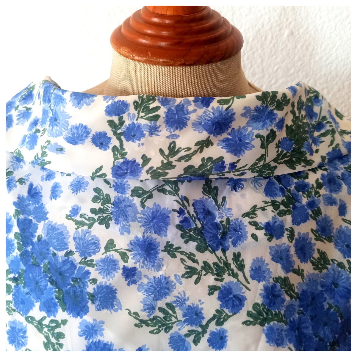 1950s - Gorgeous French Floral Satin Dress - W29 (74cm) – Der Fuchs Vintage