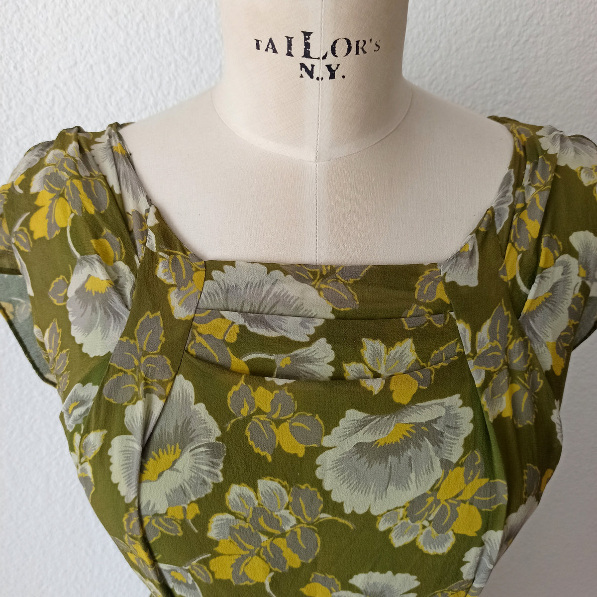 1940s 1950s - Gorgeous Green Floral Dress - W32 (82cm) – Der Fuchs Vintage