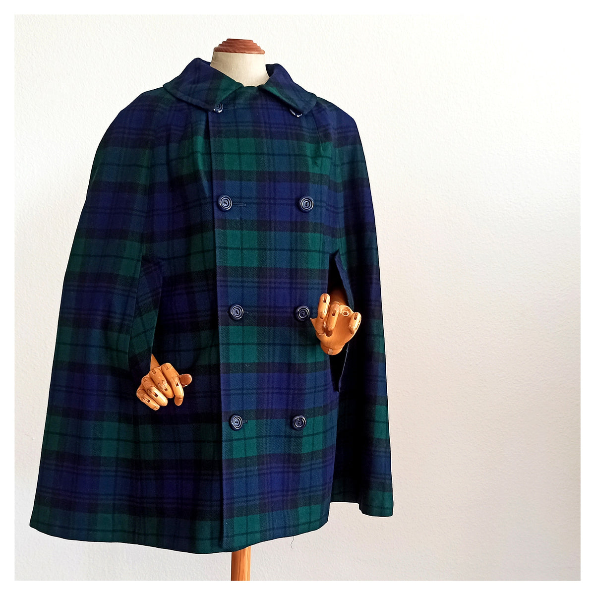1960s - MOFFAT WEAVERS, Scotland - Fabulous Tartan Wool Cape – Der ...