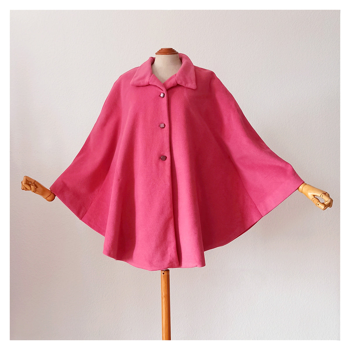 1950s 1960s - Gorgeous Pink Wool Cape – Der Fuchs Vintage