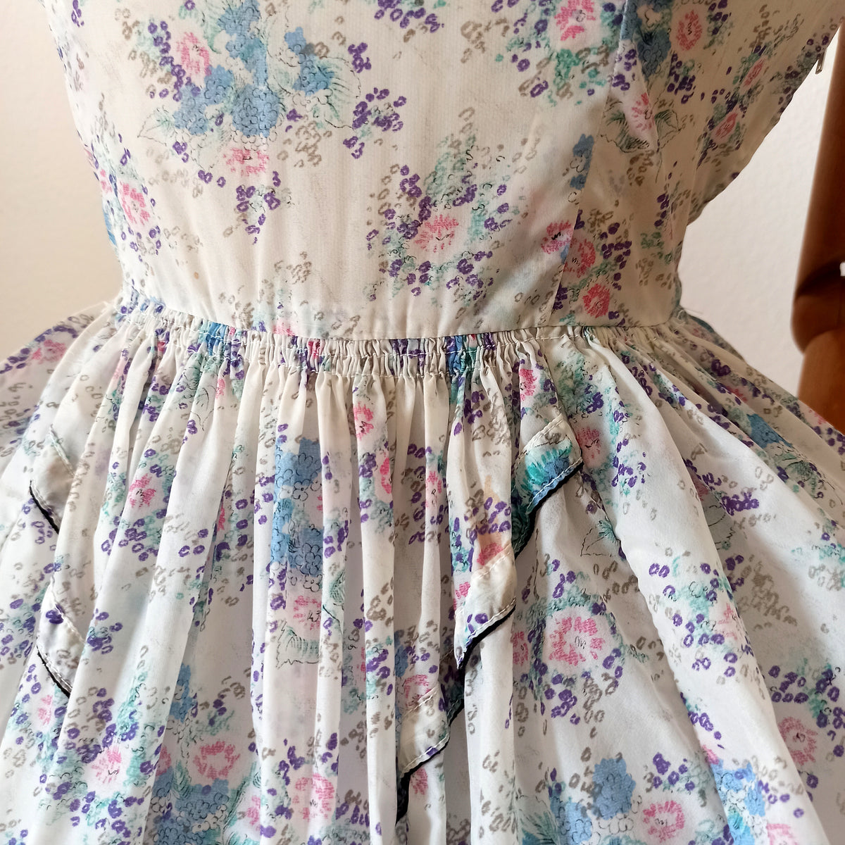 1950s - Adorable Floral Satin Dress - W27.5 (70cm) – Der Fuchs Vintage